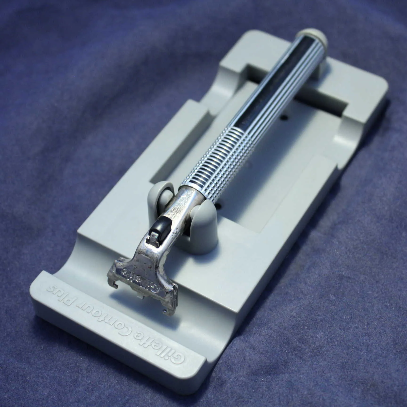 Ancien Rasoir Gillette Contour Plus Officiel en Métal Noir N1 - Darwin ...