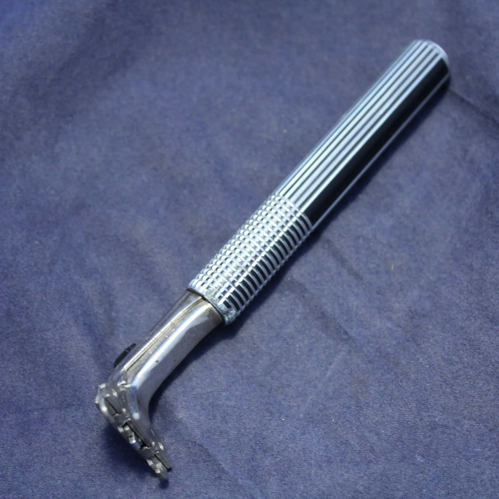 Vintage Gillette ATRA PLUS Black Razor Contour Plus N1 - Darwin Shaving