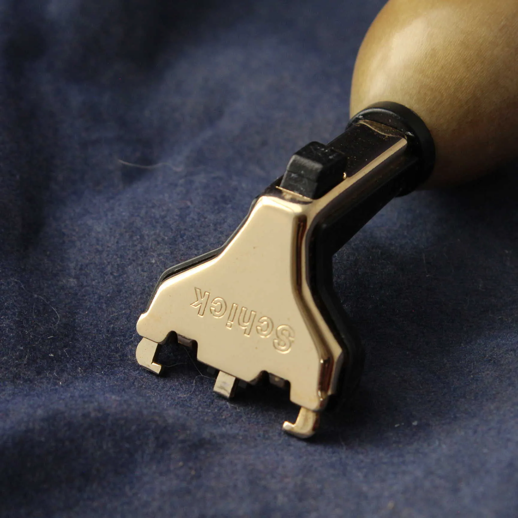 Vintage horn razor - Gillette Atra Contour compatible 1 - Darwin Shaving
